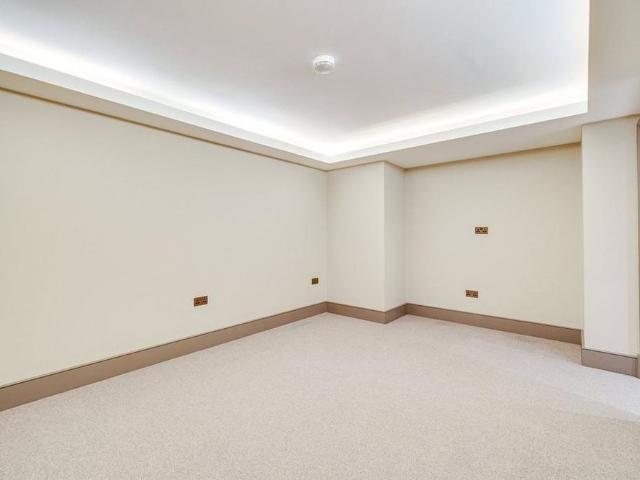 6 bedroom terraced house to rent