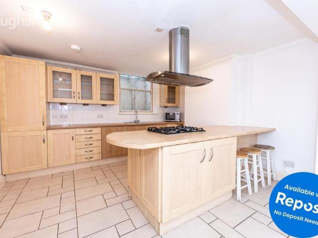 6 bedroom terraced house to rent