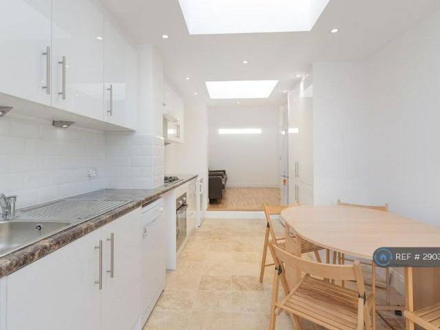 6 bedroom terraced house to rent