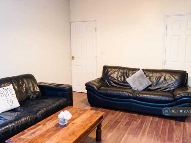 6 bedroom terraced house to rent