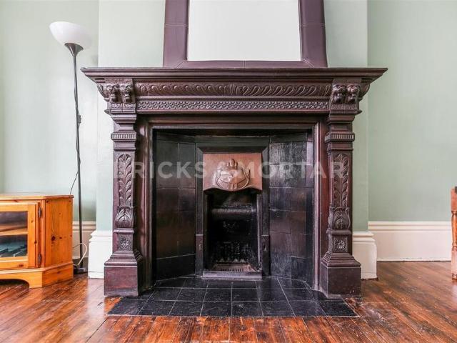 6 bedroom terraced house to rent