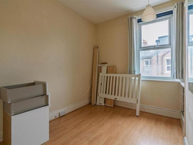 6 bedroom terraced house to rent
