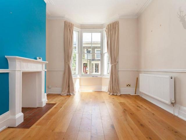 6 bedroom terraced house to rent