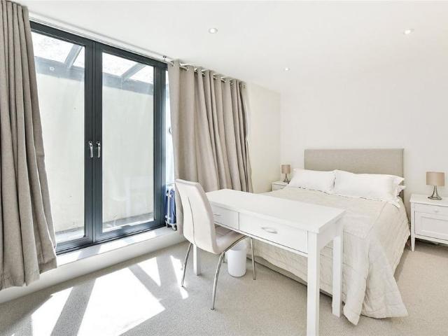 6 bedroom terraced house to rent