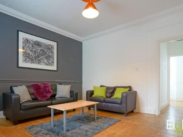 6 bedroom terraced house to rent