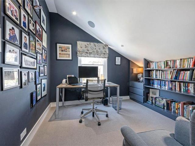 6 bedroom terraced house to rent