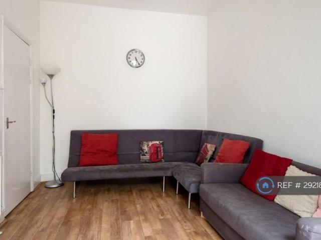 6 bedroom terraced house to rent