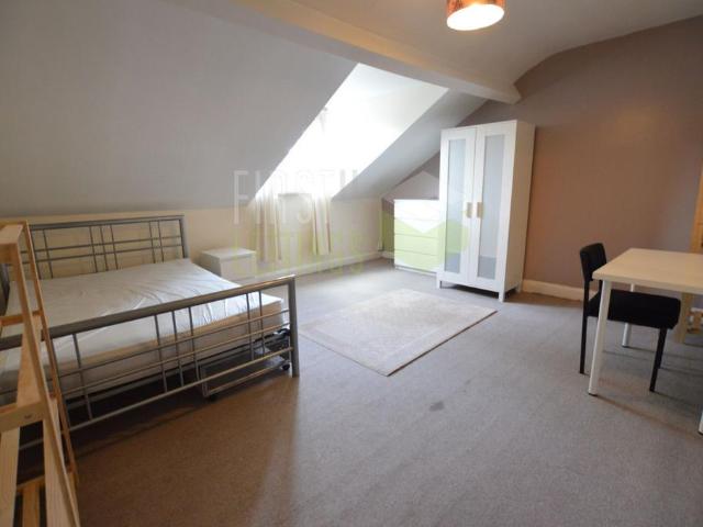 5 bedroom terraced house to rent