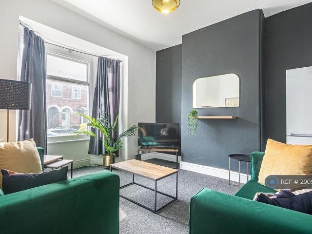 6 bedroom terraced house to rent