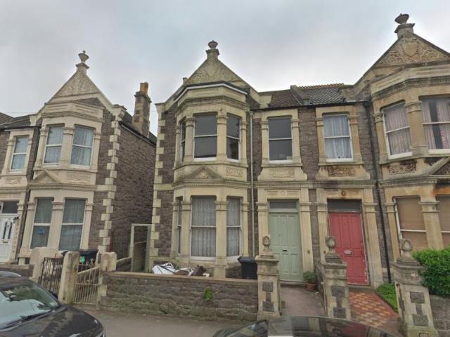 6 bedroom terraced house to rent