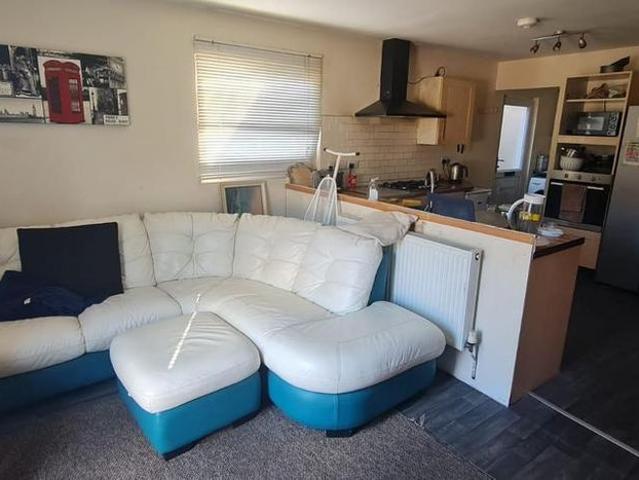 6 bedroom terraced house to rent