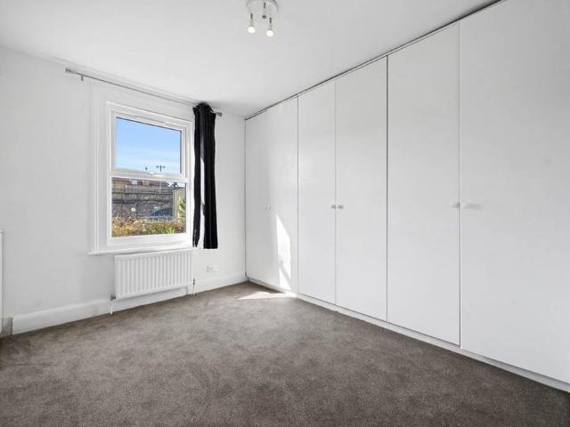 6 bedroom terraced house to rent