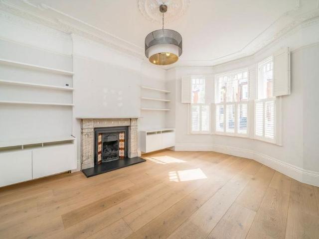 6 bedroom terraced house to rent