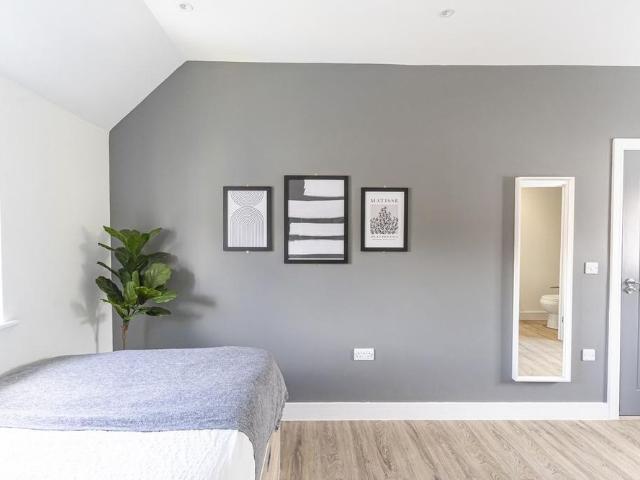 6 bedroom terraced house to rent