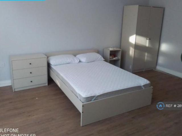 1 bedroom in a house share to rent