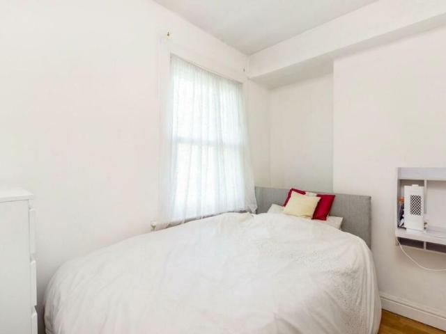 6 bedroom terraced house to rent