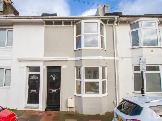 6 bedroom terraced house to rent