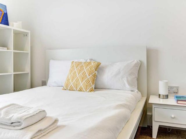 6 bedroom terraced house to rent