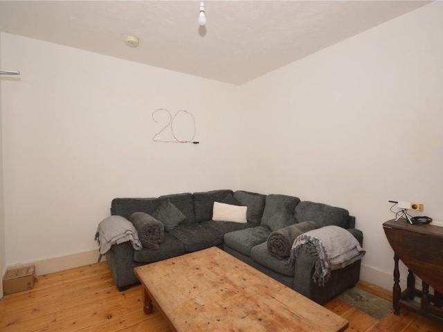 6 bedroom terraced house to rent