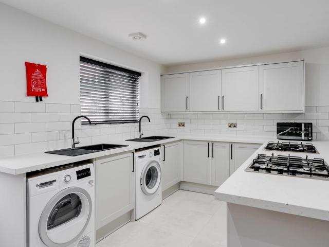 6 bedroom terraced house to rent