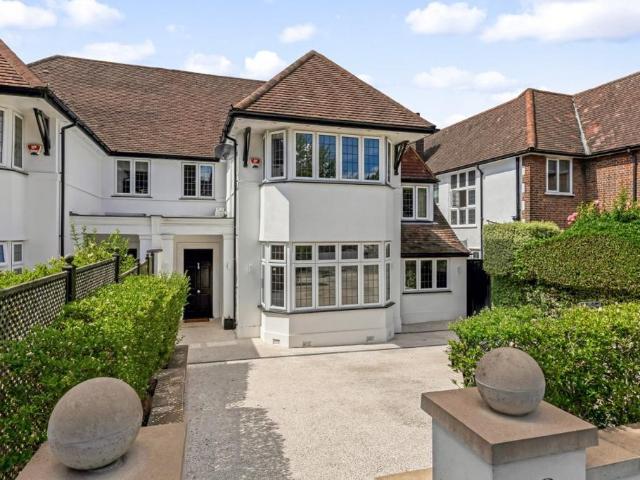 6 bedroom terraced house to rent
