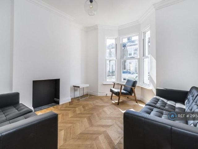 6 bedroom terraced house to rent