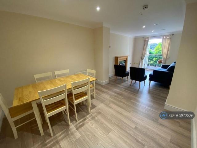6 bedroom terraced house to rent