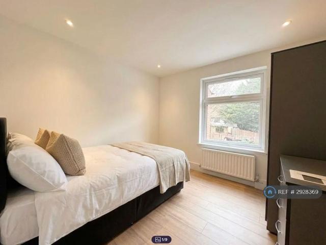 6 bedroom terraced house to rent