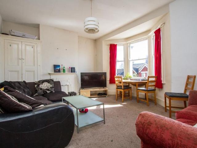 6 bedroom terraced house to rent