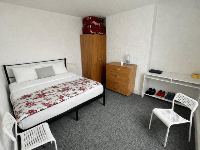 6 bedroom terraced house to rent