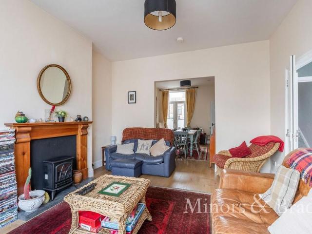 6 bedroom terraced house to rent