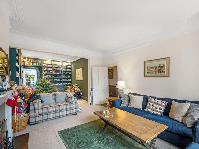 6 bedroom terraced house to rent