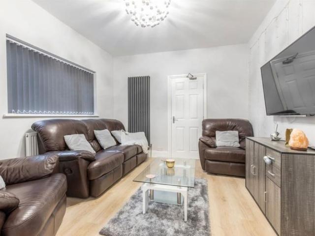 6 bedroom terraced house to rent