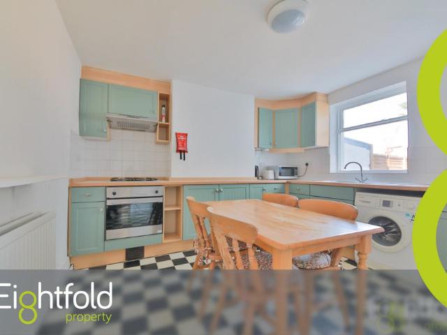 6 bedroom terraced house to rent