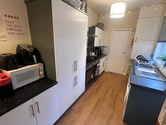 6 bedroom terraced house to rent