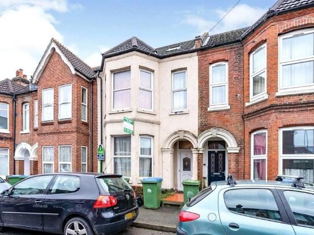 6 bedroom terraced house to rent