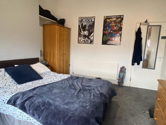 6 bedroom terraced house to rent