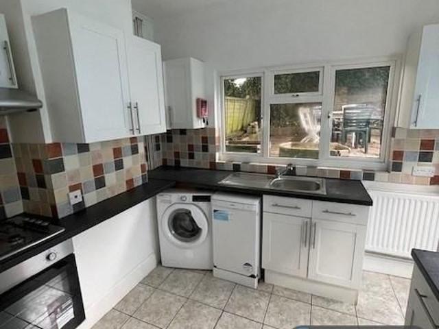 6 bedroom terraced house to rent