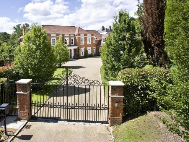 6 bedroom terraced house to rent