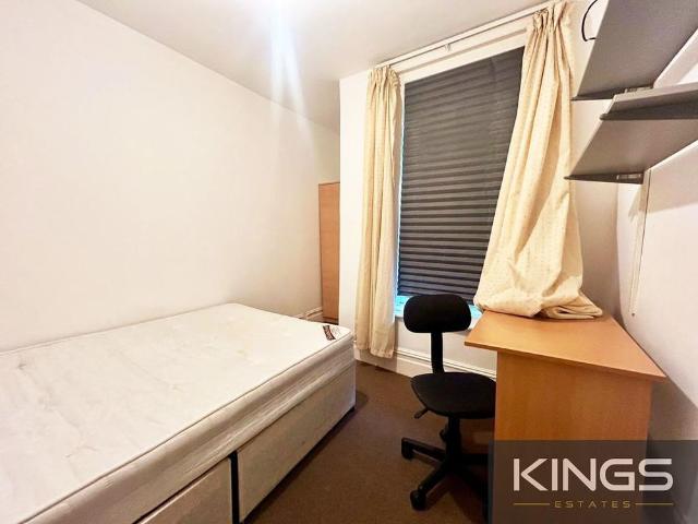 6 bedroom terraced house to rent