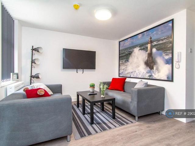 6 bedroom terraced house to rent