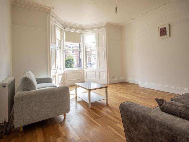 6 bedroom terraced house to rent