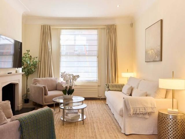 6 bedroom terraced house to rent