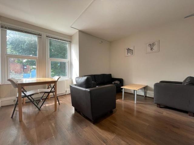 6 bedroom terraced house to rent