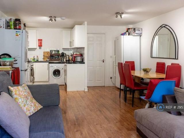 6 bedroom terraced house to rent