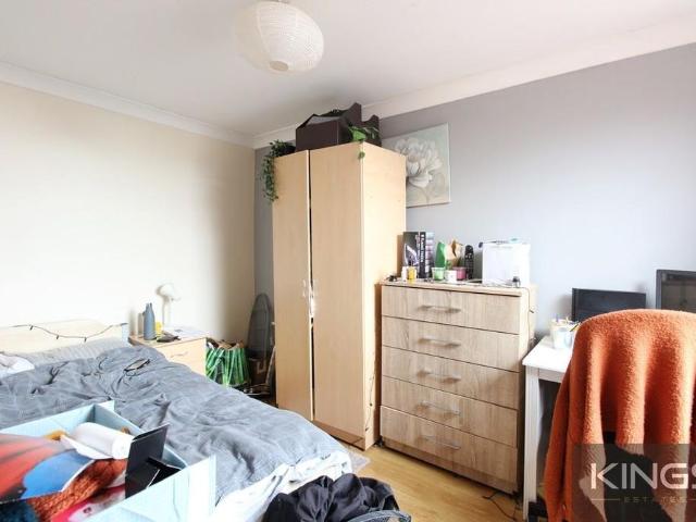 6 bedroom terraced house to rent
