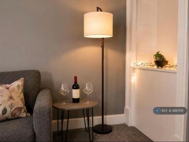 6 bedroom terraced house to rent
