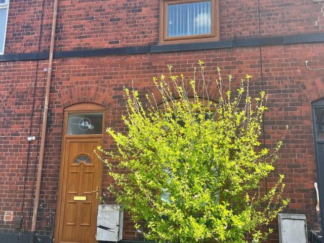 6 bedroom terraced house to rent