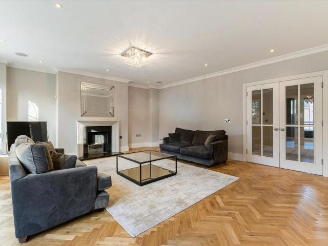 6 bedroom terraced house to rent