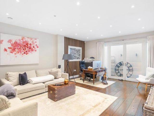 6 bedroom terraced house to rent